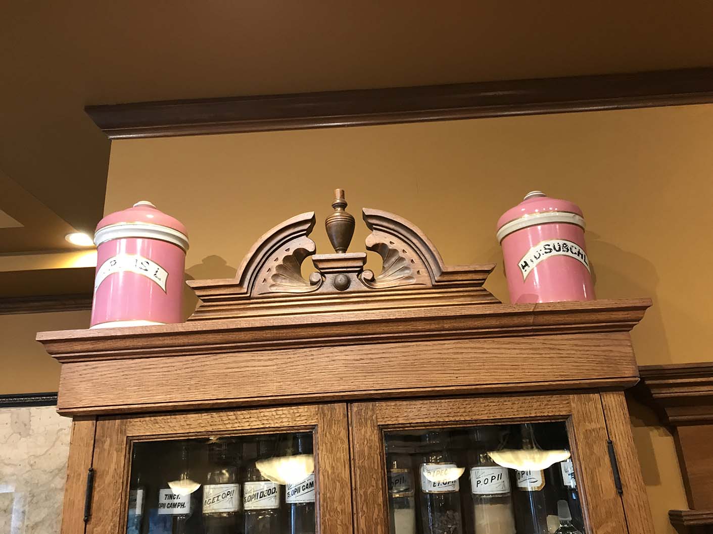Pink Queensware Jars – Pharmacy Research Center