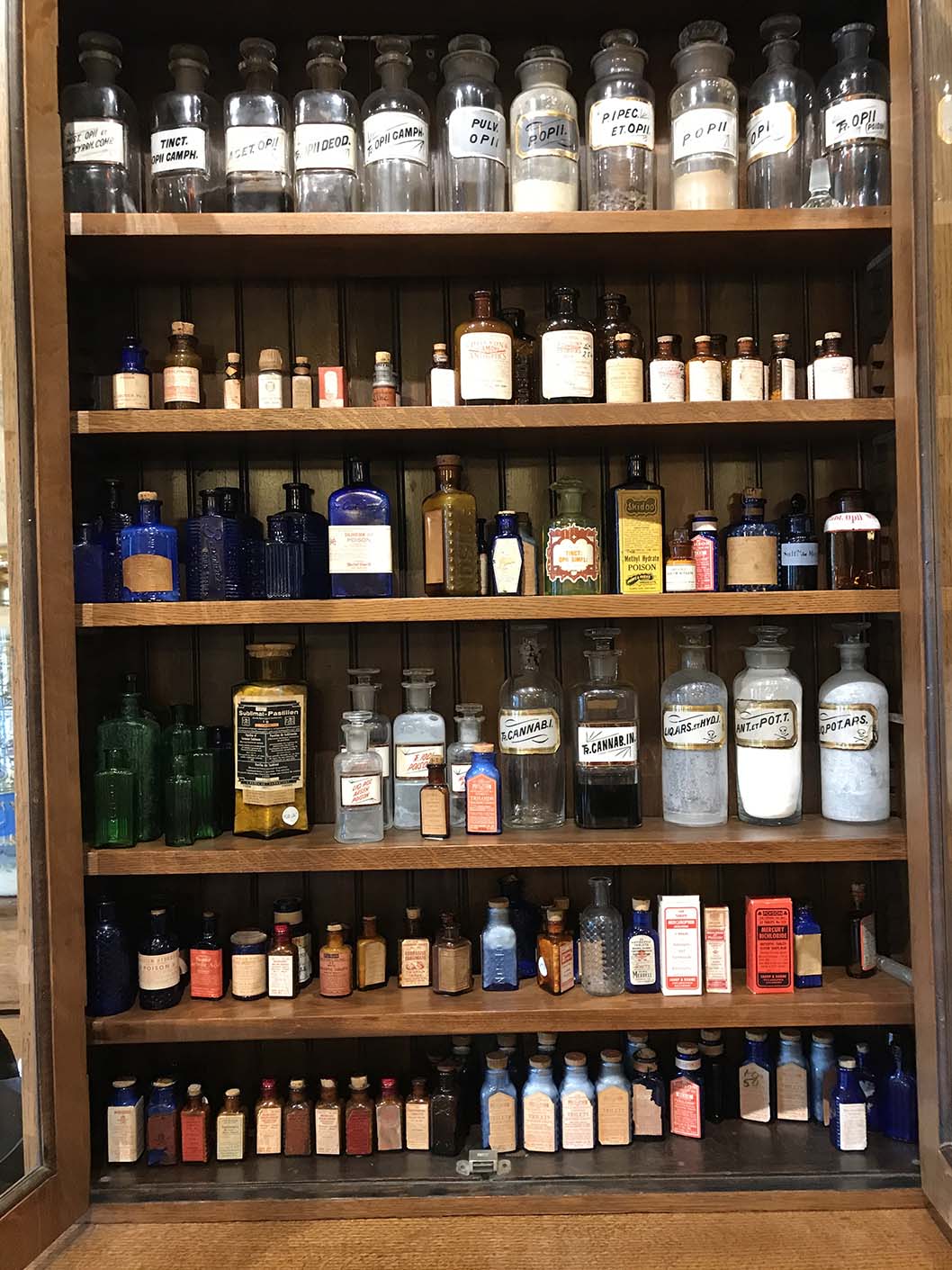 Poisons Display Case 1 – Pharmacy Research Center